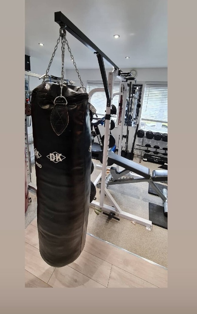 Punching bag bracket..Boxing bag .. bracket. Complete set . chain and ...