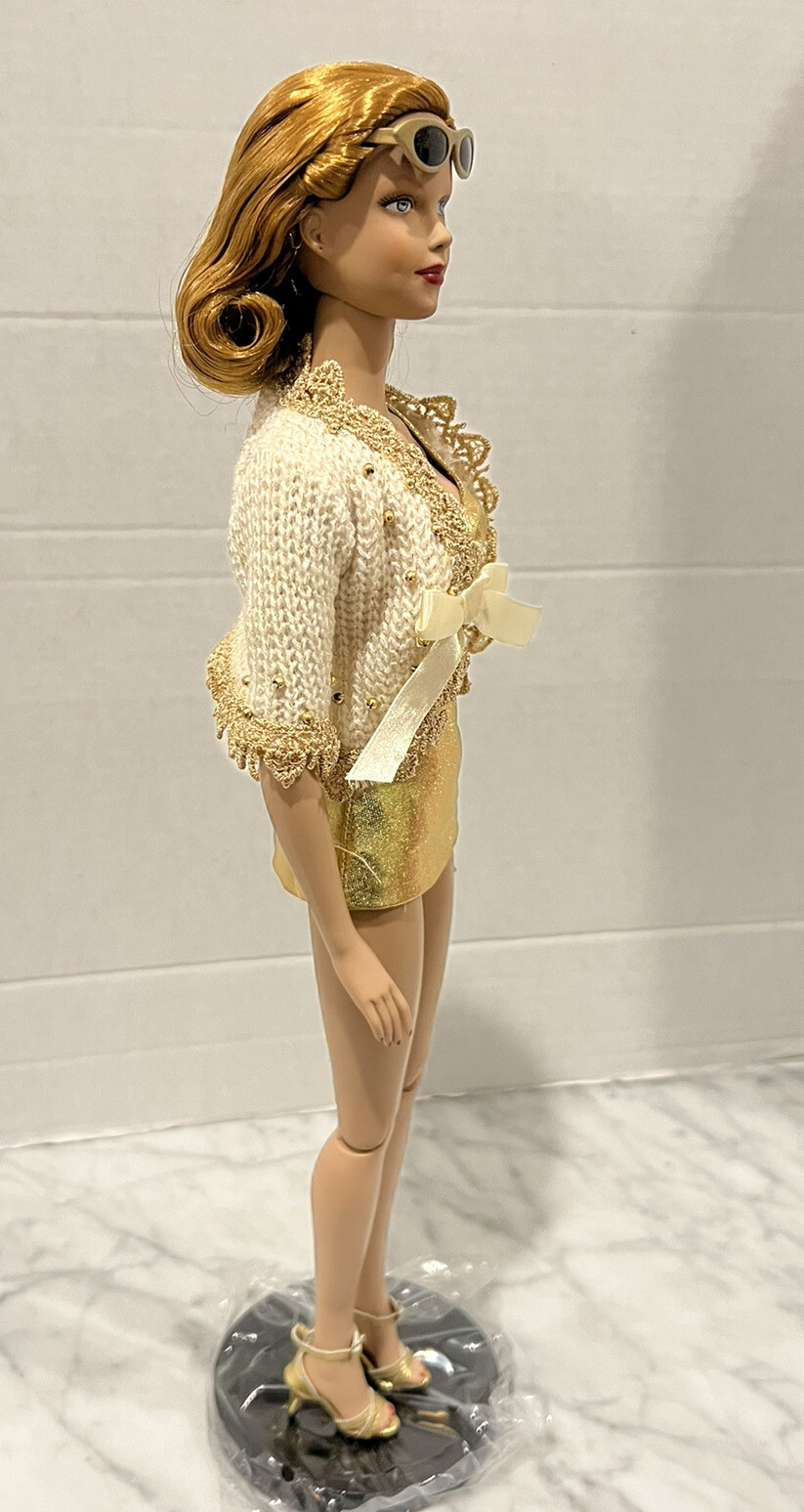 Tonner Brenda Starr GOLDEN GODDESS 16” Fashion Doll Stand Box Gold ...
