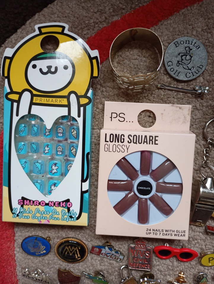 100 Items Mainly Pin Badges - Bundle JOB LOT Mixed designs - All with ...