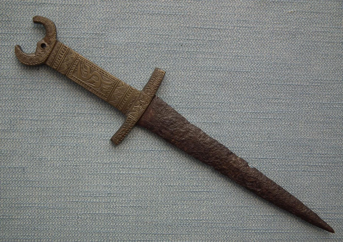 Quillion Dagger