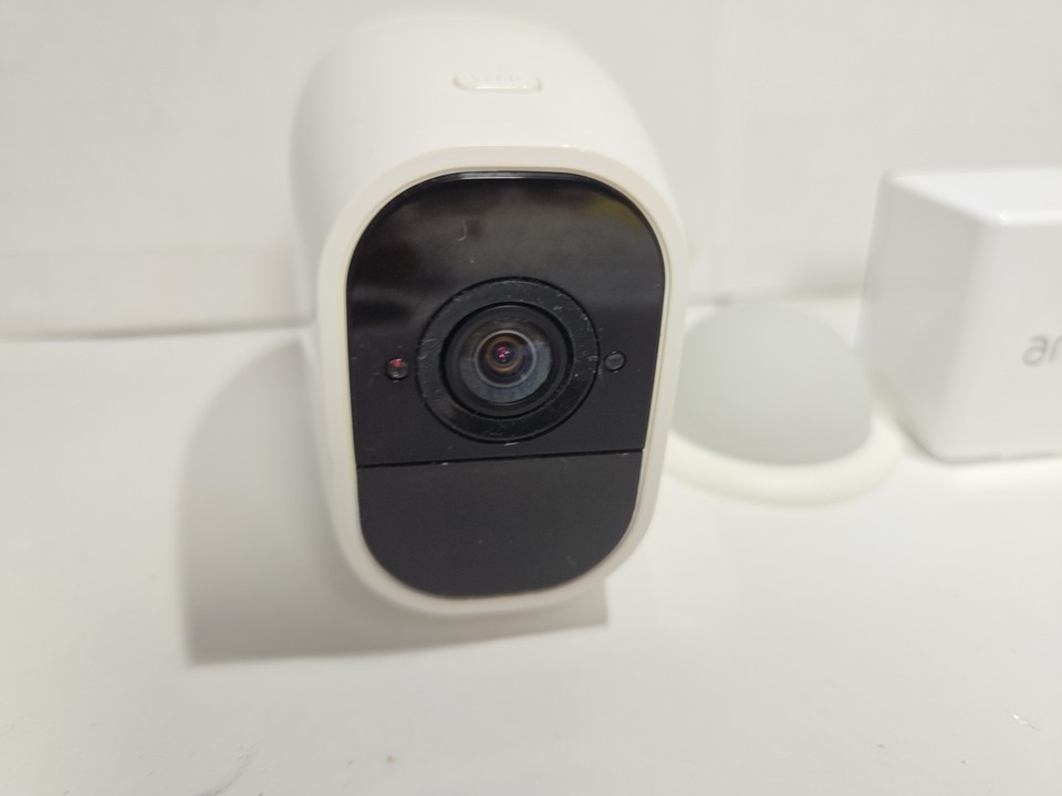 Arlo Pro 2 HD 1080 Camera VMC4030P w Battery & a Magnetic Mount ...