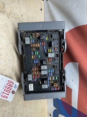 11-14 GMC CHEVROLET SILVERADO 2500HD 3500HD 6.6 LML FUSE RELAY BOX ...