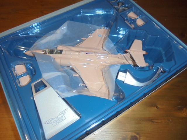 CORGI AA34104 1/72 BUCCANEER S.MK.2B RAF 12 SQD. "HELLO SAILOR" GULF ...