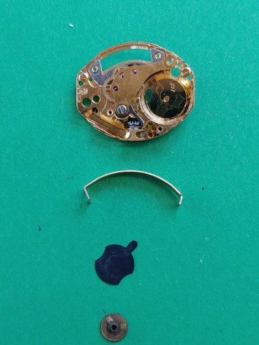 ETA 978.002 Swiss V8 Partial Watch Movement For Parts Repair. Appears ...