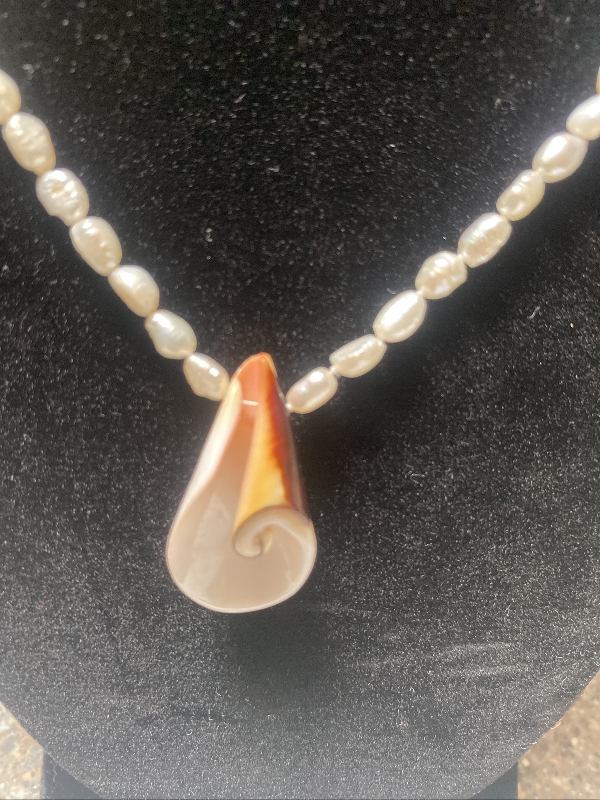 14k solid gold clap fresh pearl sea shell necklace - Gem