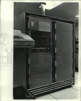 1972 Press Photo Computer in the Milwaukee Journal Newspaper Perforator ...