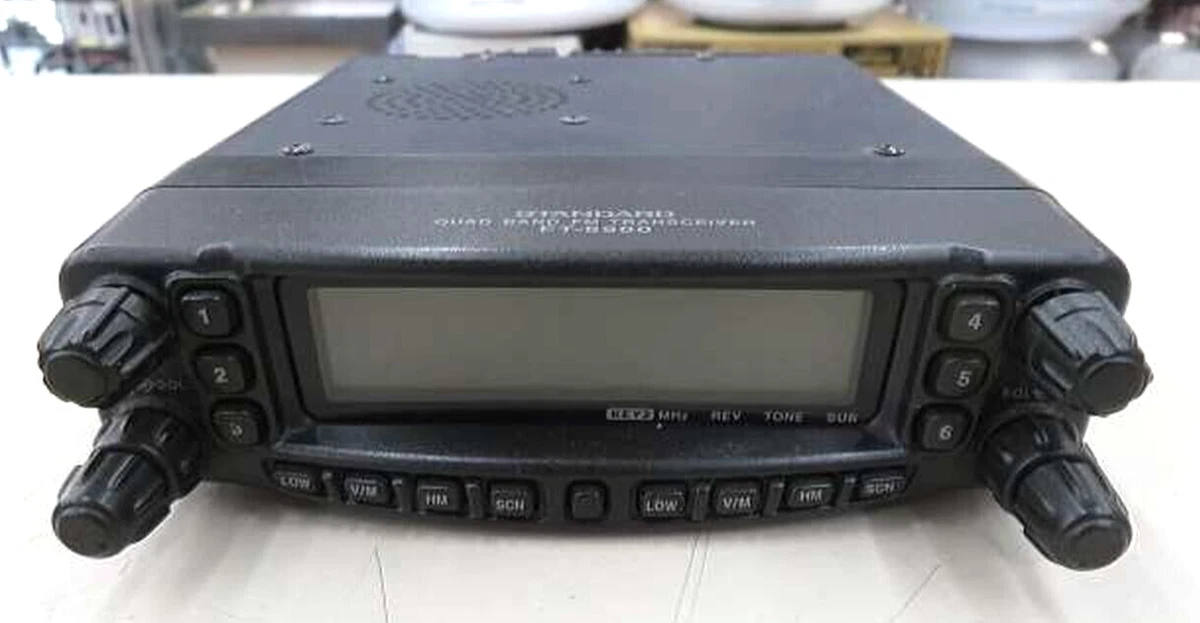 Radio Yaesu Quad Band