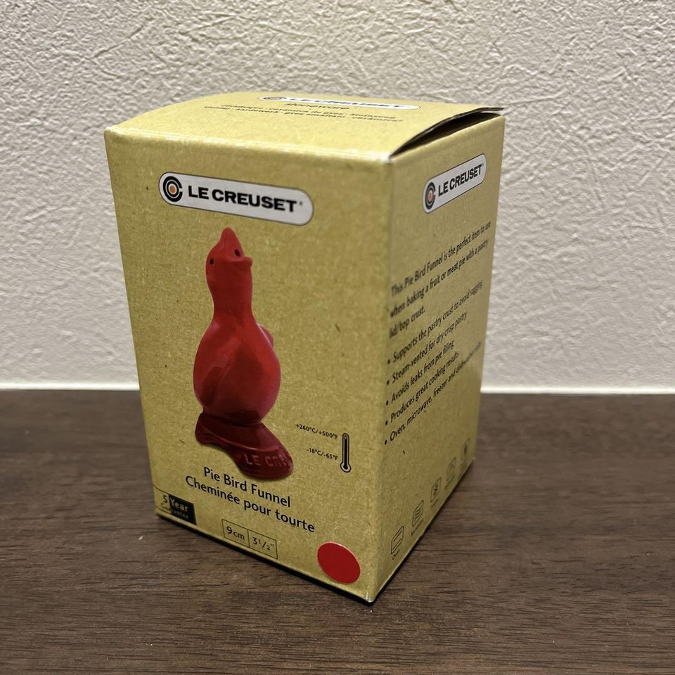 Le Creuset Pie Bird 9cm Baking Pie Funnel Cherry Red Stoneware | eBay