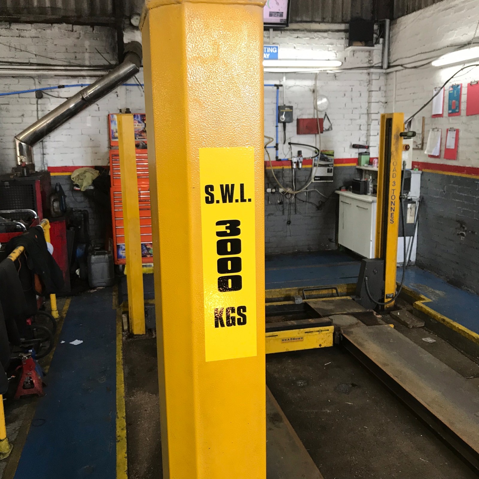 MOT SIGNS | MOT SIGN | VOSA DVSA | SWL | VERTICAL SAFE WORKING LOAD ...