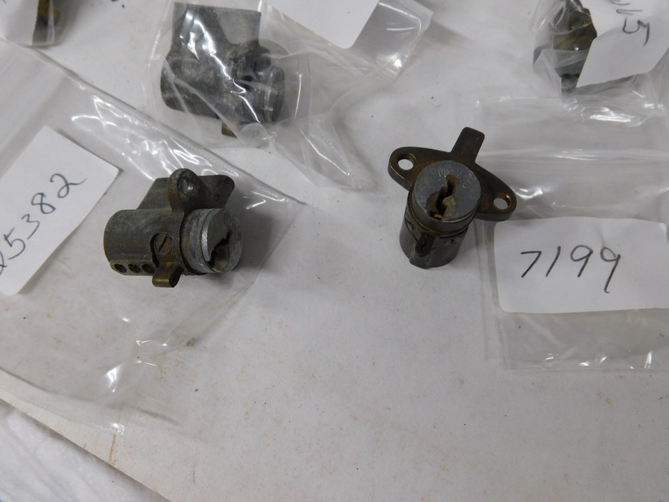 Lot of 18 locks Vintage USPS post office service Mail PO Box Cylinders ...