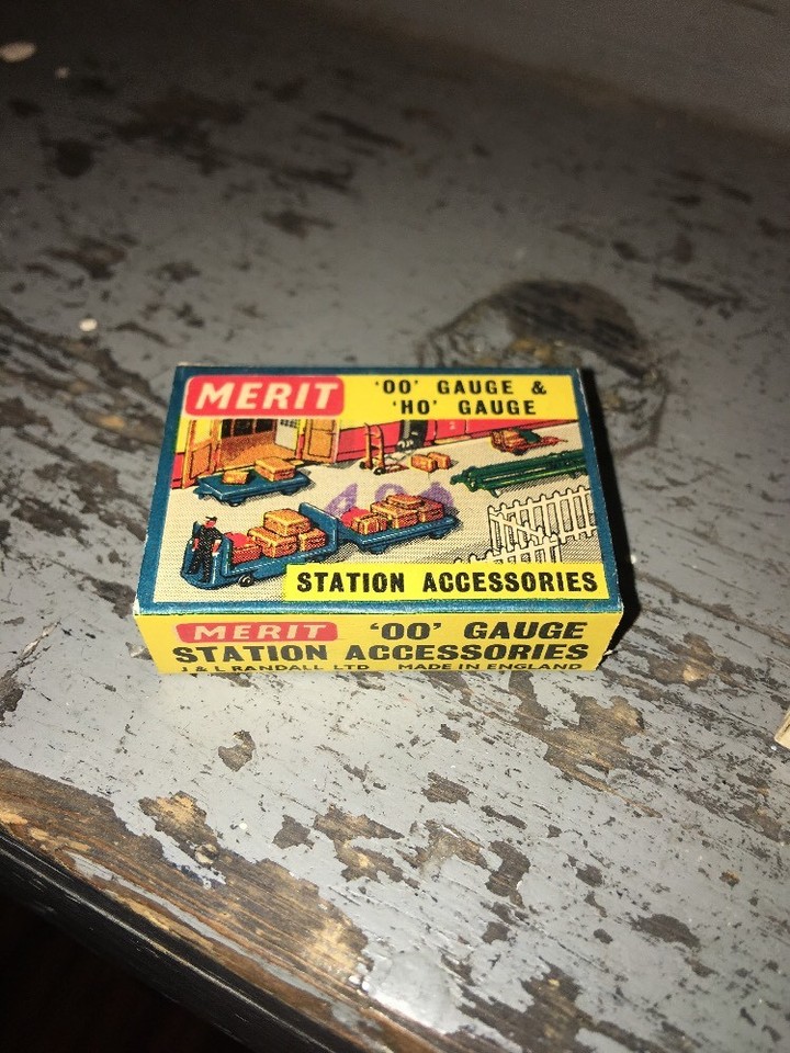 HO Scale Merit Station Accessories Sacks & Barrels - Traffic Cones ...