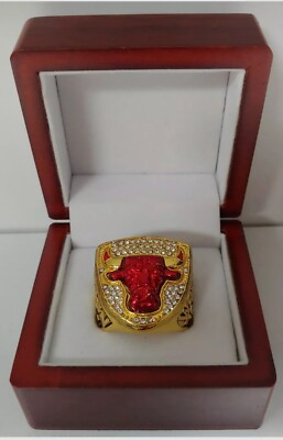 Scottie Pippen - 1993 Chicago Bulls Championship Ring With Wooden ...