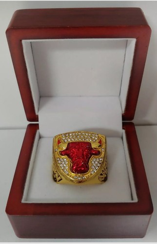 Scottie Pippen - 1993 Chicago Bulls Championship Ring With Wooden ...