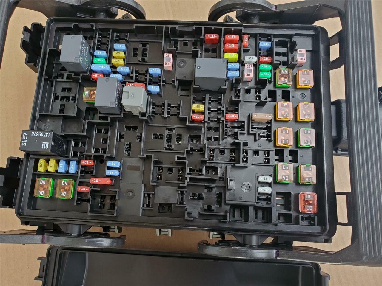 2018-2020 GMC Yukon & XL GM Fuse Box Junction Block Loaded Relays Cover ...