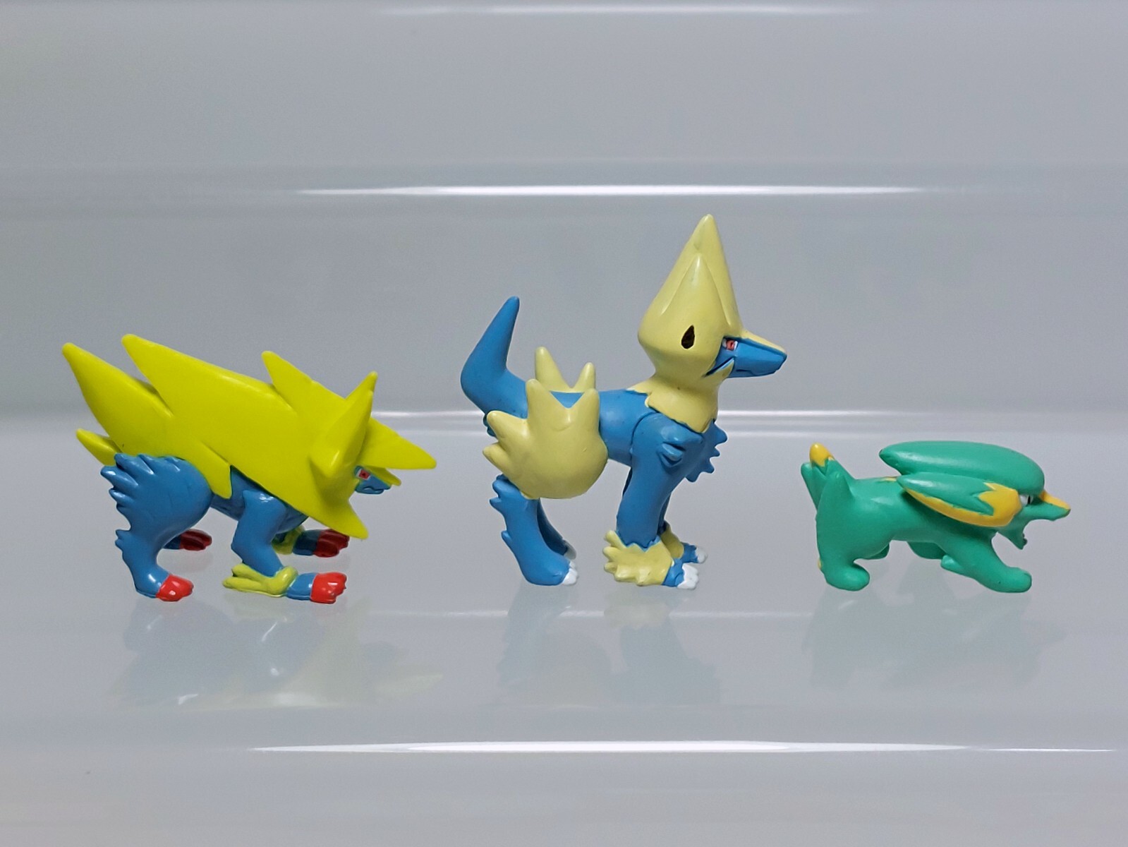 Mega Manectric Electrike Pokemon Figure Tomy Zukan & Get Collections 0. ...