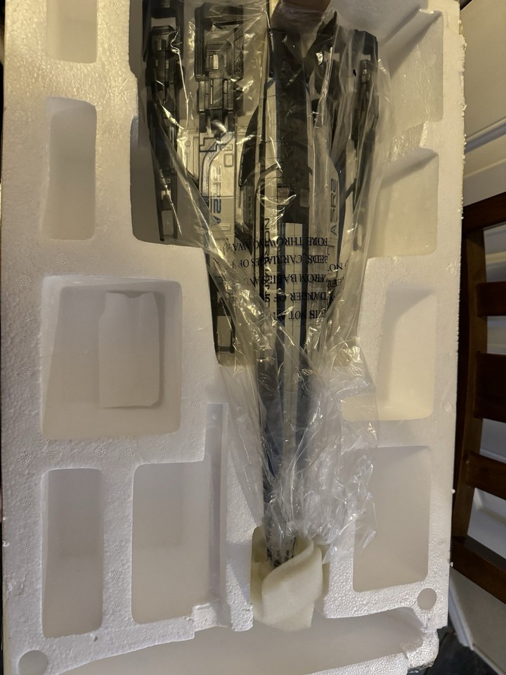 Mass Effect 3 Normandy SR2 Replica Statue 18-inch Dark Horse, #192 of ...