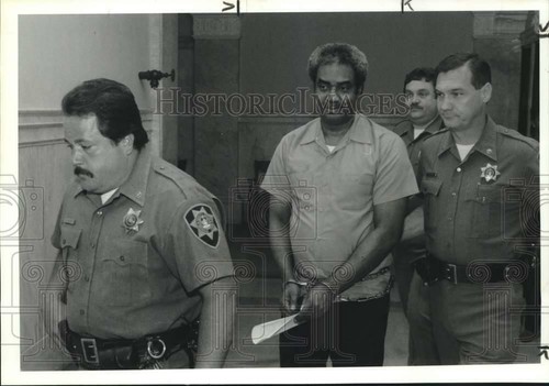 1991 Press Photo Barry Ross, Convicted Murderer Escorted by Police ...