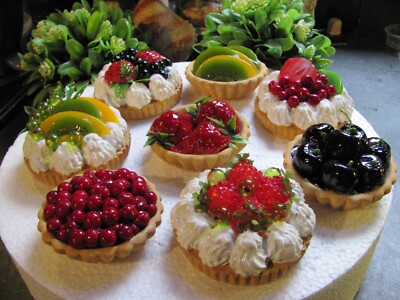 FAKE ARTIFICIAL FRUIT TARTS PATISSERIE PASTRIES CAKE SHOP DISPLAY,TV ...