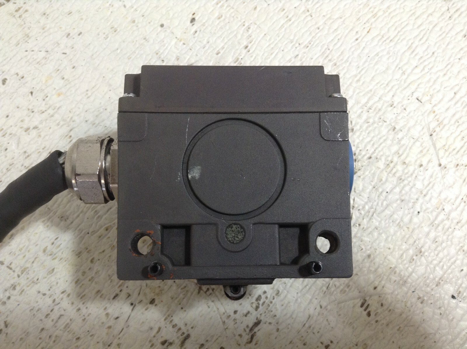 Balluff BNS 813-B04-L12-61-A-22-04 Position Switch 0531DE 3HAC 12587-1 ...