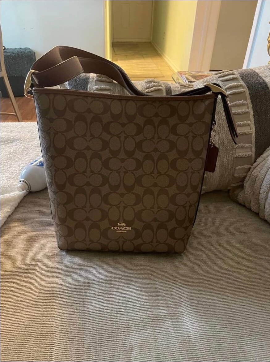 coach purse signature logo. Excellent condition $100. - Gem