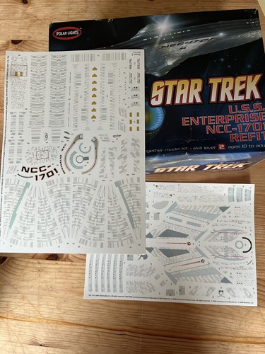 Star Trek USS Enterprise NCC-1701 Refit 1:1000. Box Damaged .with Aztec ...
