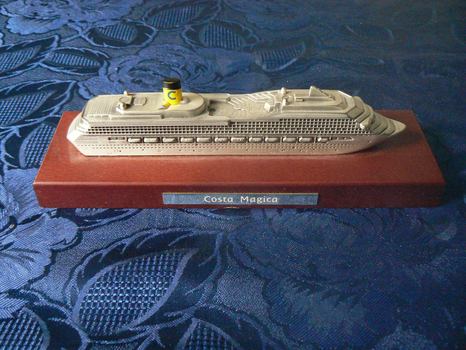 SUPERBE MAQUETTE EN METAL ARGENTE DU BATEAU DE CROISIERE COSTA MAGICA ...