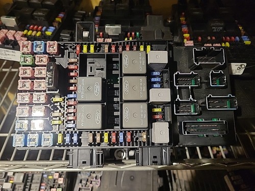 2004-2007 2007 Ford F150 Fuse Box Power Distribution 7L3T-14A067-EA ...