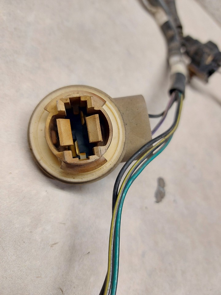 94-01 Dodge Ram 1500 Rear Tail light Wiring Harness 56021369 1996 95 97 ...