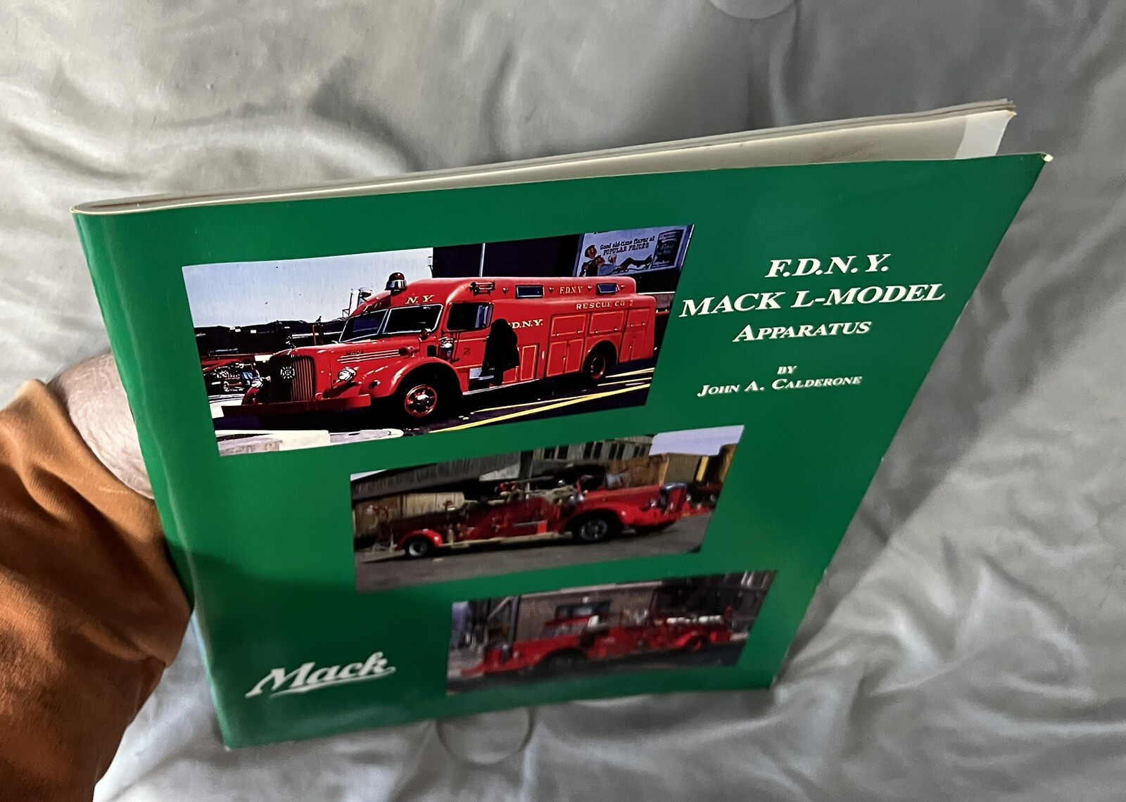VINTAGE MACK L-MODEL F.D.N.Y. APPARATUS JOHN A. CALDERONE 1992 1st ED ...