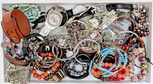 58 PIECE LOT OF MIXED WATCHES AND BRACELETS RELIC, FOSSIL, BRIGHTON + 3 ...