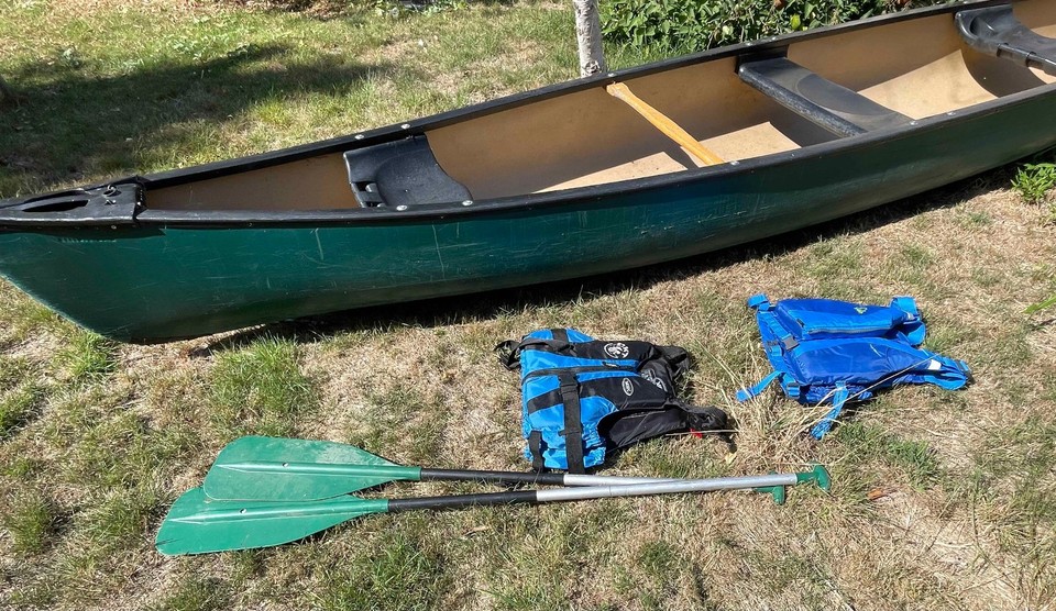 'OLD TOWN 'DISCOVERY SCOUT 158 CANADIAN CANOE WITH ACCESSORIES | eBay UK