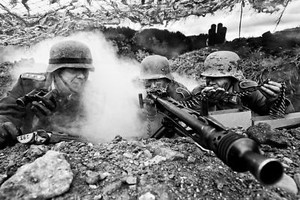 WW2 German Infantry MG-42 Crew Firing Picture | eBay