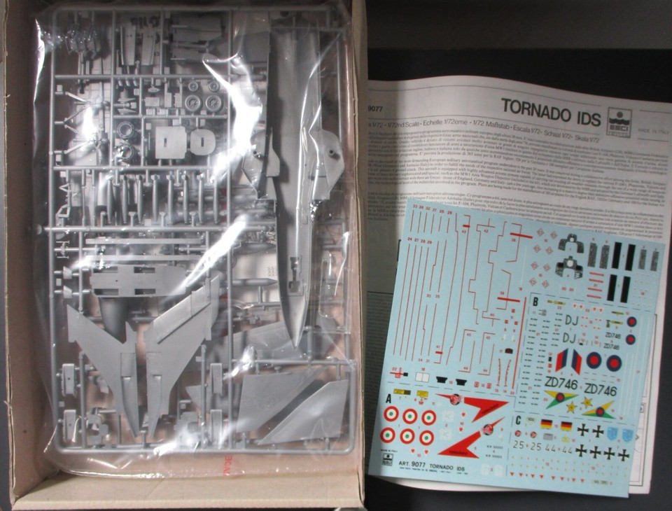 ESCI/Ertl 1/72nd Scale Tornado IDS W/Pilots & Ground Crew Kit No. 9077 ...
