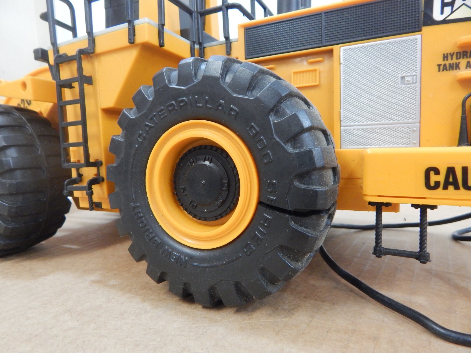 Vtg 1986 New Bright CAT 992C Remote Control Front Power Loader ...