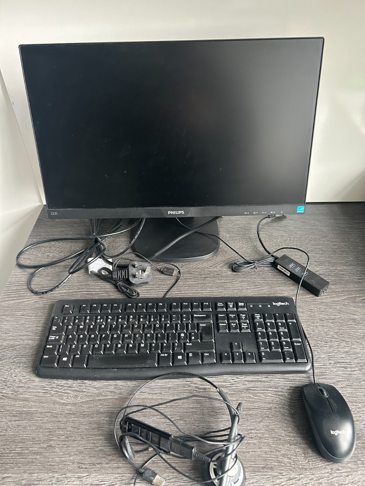 Phillips 223s Desktop Monitor + Logitech Keyboard, Mouse & Headset ...