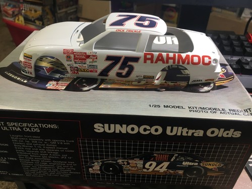 AMT UNASSEMBLED MODEL KIT 1:25 W/DICK TRICKLE NASCAR DECAL & PAINTED ...