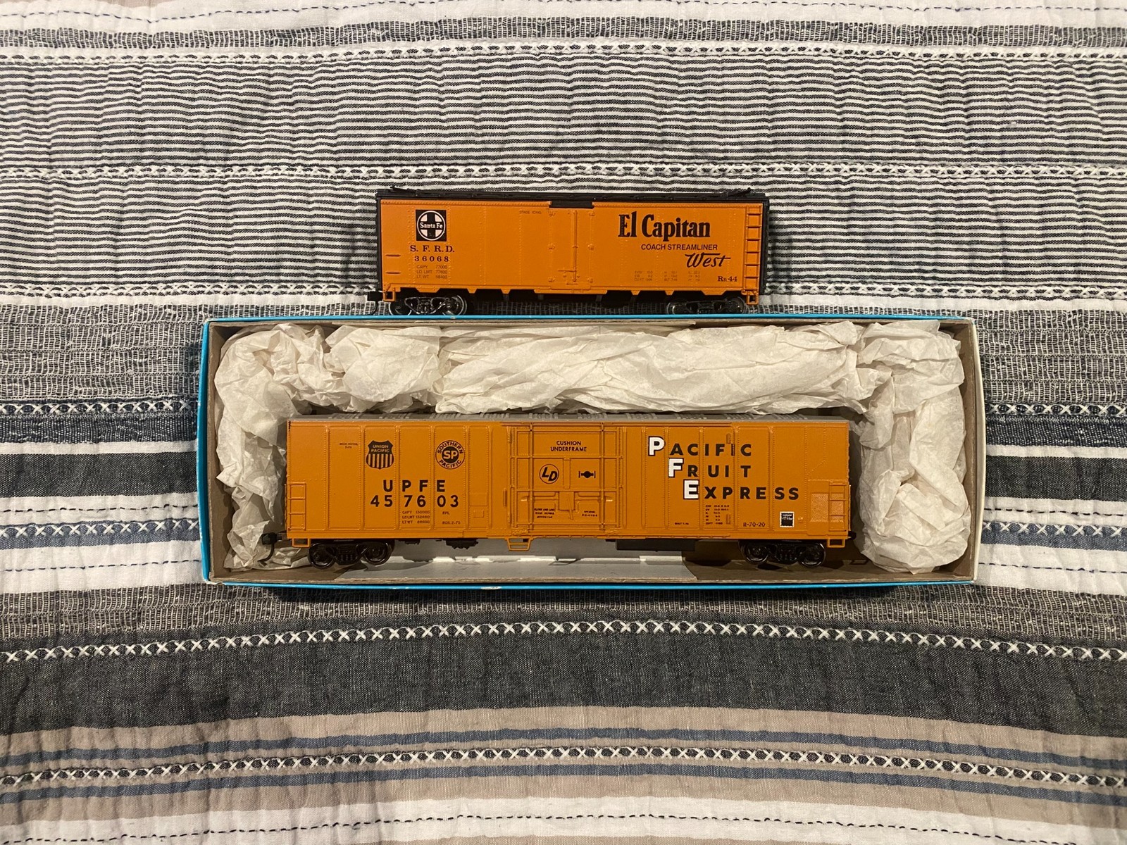 ho scale union pacific and santa fe boxcar | eBay Australia