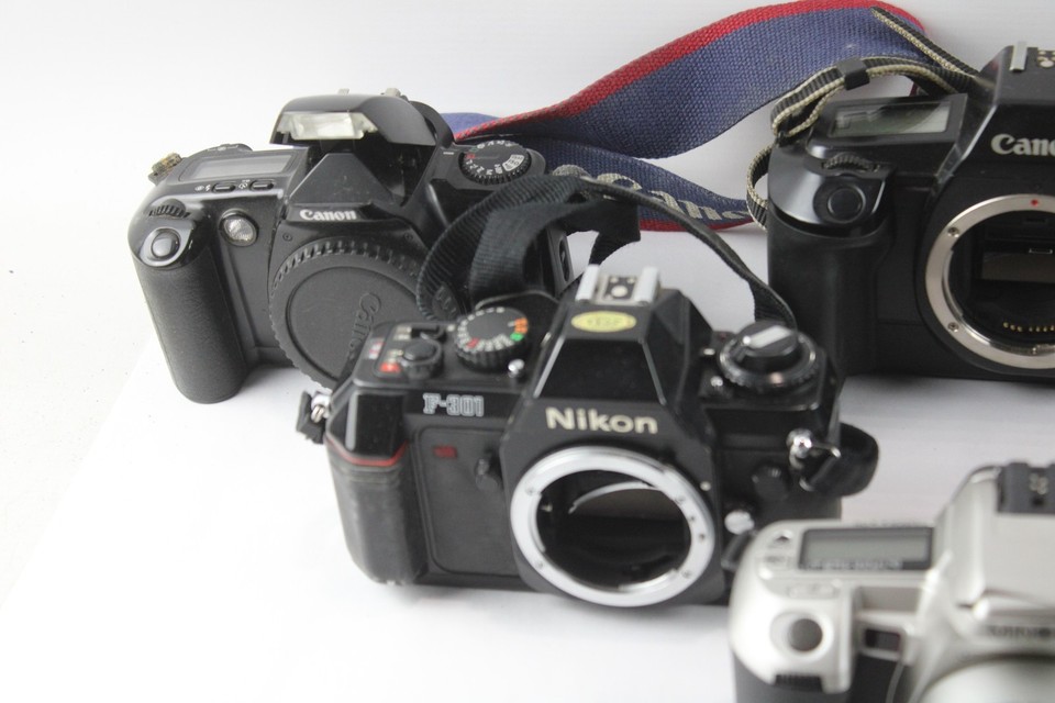 Assorted Vintage SLR Film Cameras w/ Some Manual / AF Lenses & Cases ...