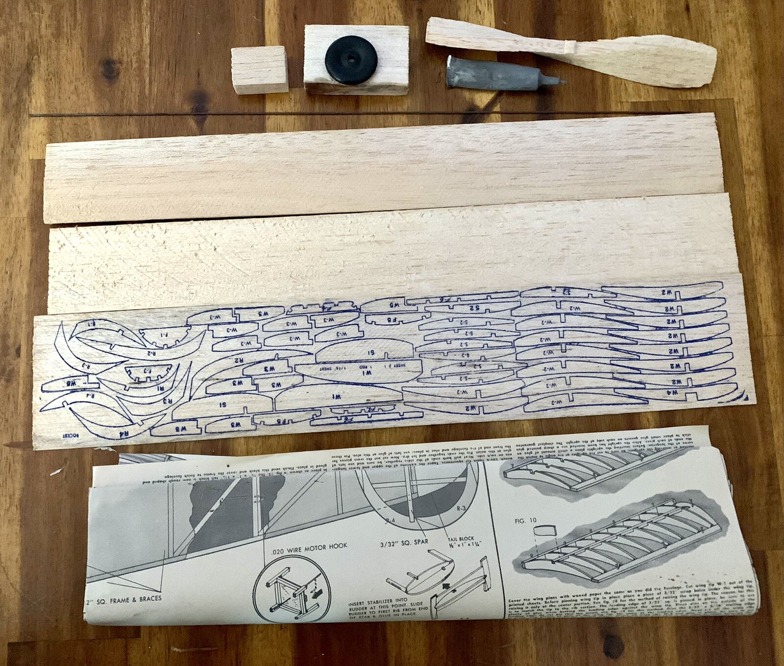 Vintage EAGLE ROCKET 7705 Airplane Balsa Wood Model Rubber Band Engine ...