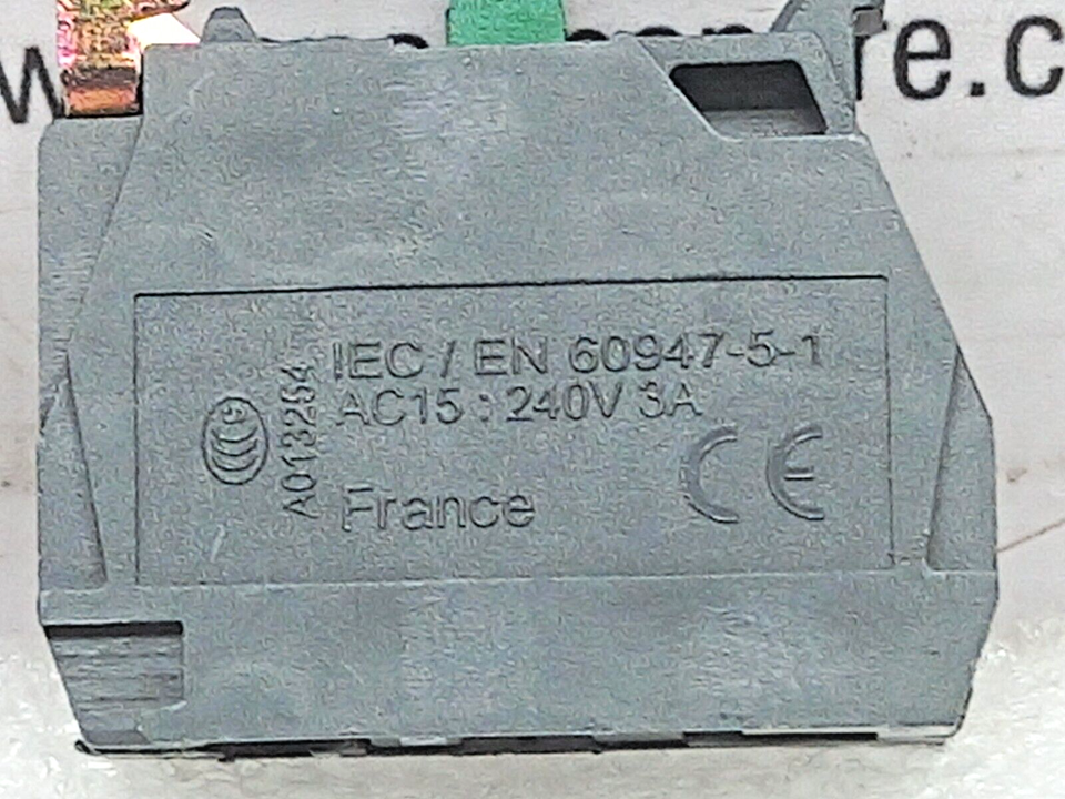 Telemecanique ZBE-101 Contact Block A600-Q600 AC 15 240V 3A 4 pcs In ...