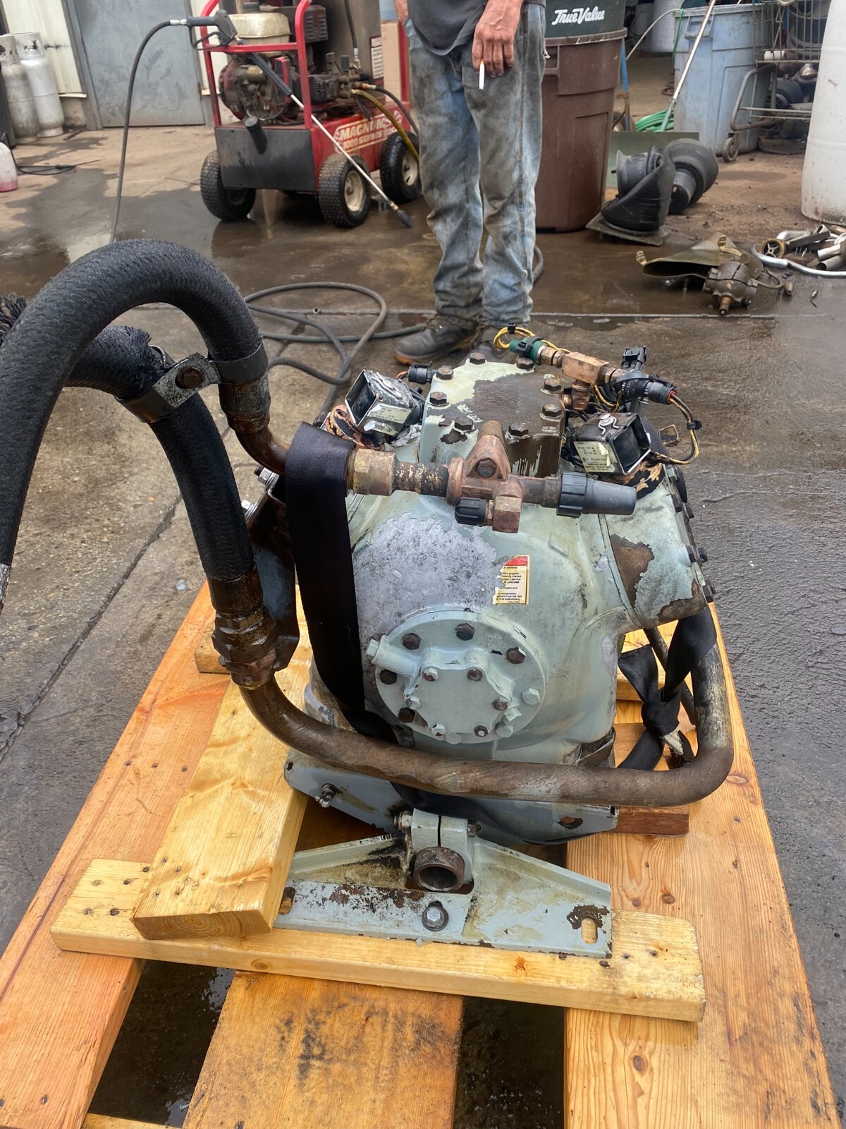 MCI PREVOST VANHOOL BUS CARRIER 05G COMPRESSOR WITH CLUTCH AND PULLEY ...