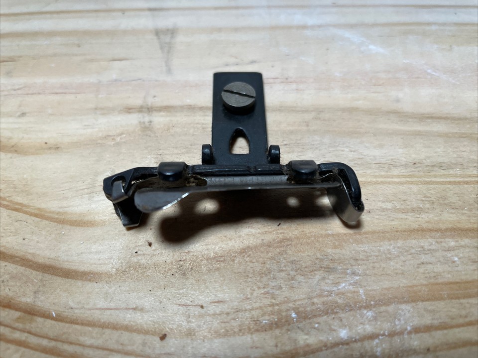 Singer 128 Vibrating Shuttle Sewing Machine Bobbin Carrier Vintage ...