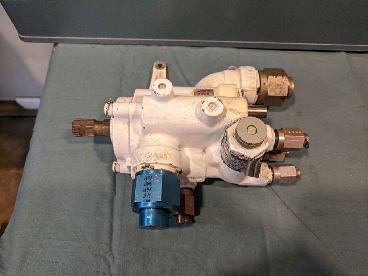 LOCKHEED VALVE HYDRAULICS 46560 673198-101 1650-00-395-1423 AIRCRAFT S ...