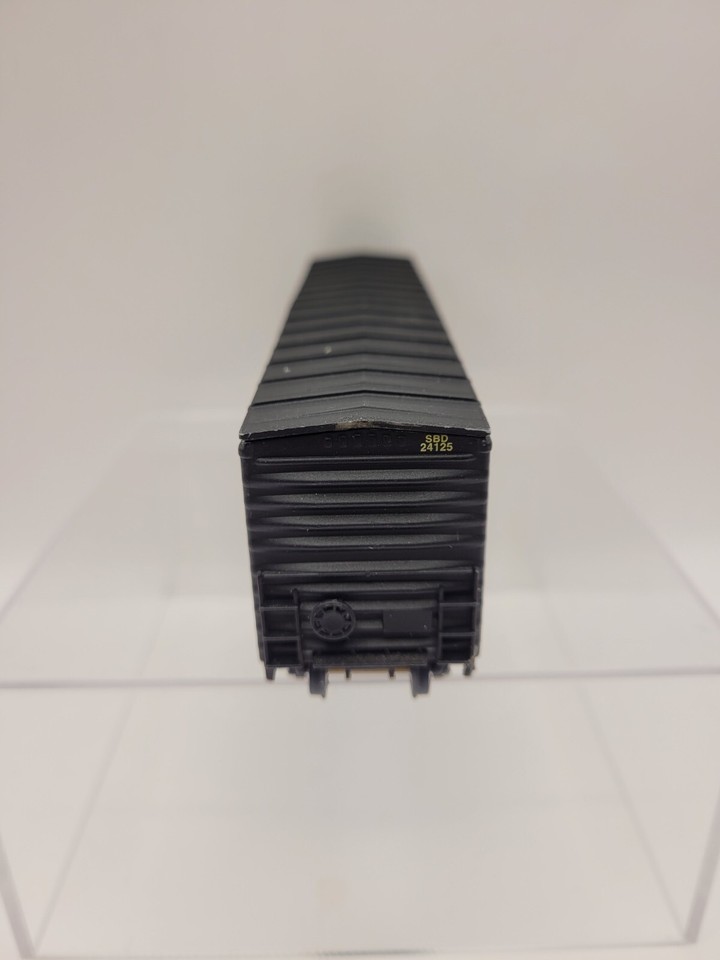 HO Scale Seaboard System 24125 50' Waffle Side Box Car | eBay