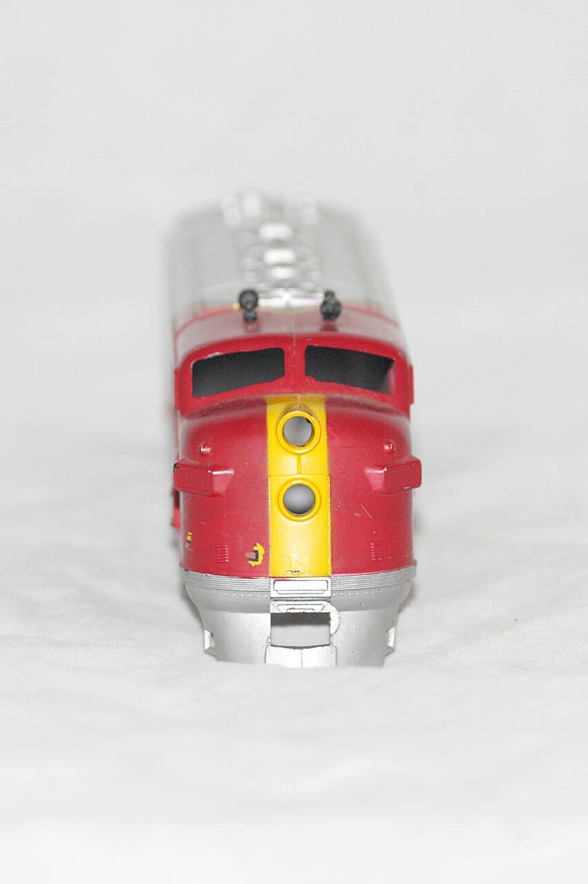 Athearn HO Scale EMD F7 Santa Fe train locomotive shell unnumbered | eBay