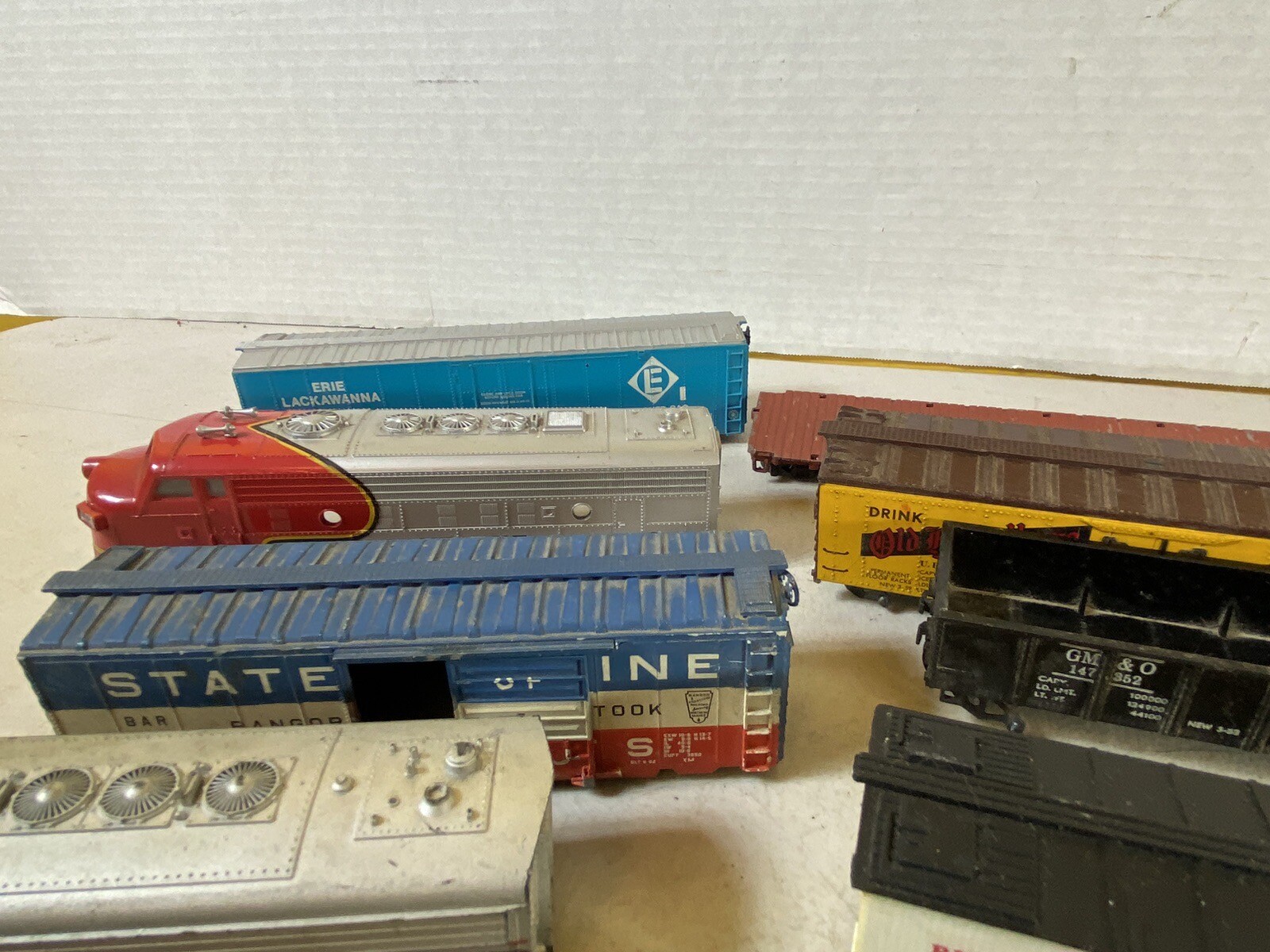 Vintage HO Gauge Model Train Cars Railroad Parts Lot customs shells ...