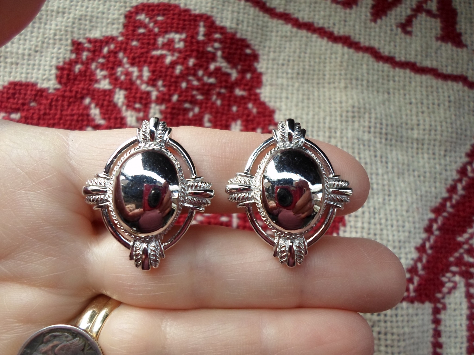 Vintage MONET - silver tone - OVAL MIRROR shape style… - Gem