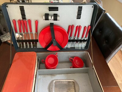 Vintage Picnic Set Tim Hortons Warren 27 Pieces Bakelite Serving For ...