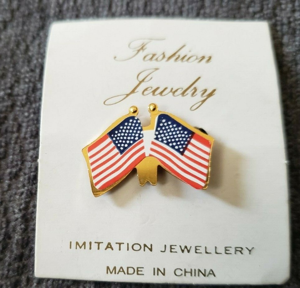 Vintage Dual USA Flag gold tone lapel pin ou46 USA New-in-package 1980s ...