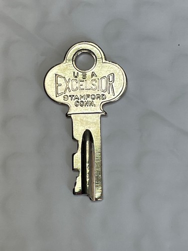 Vintage Excelsior #5951 Key-Luggage Steamer Trunk, Suitcase, Briefcase ...